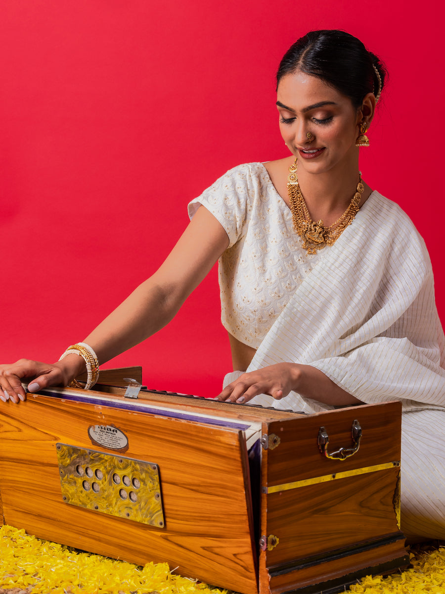 White Swan Khadi Cotton Stripe Saree – Triyah